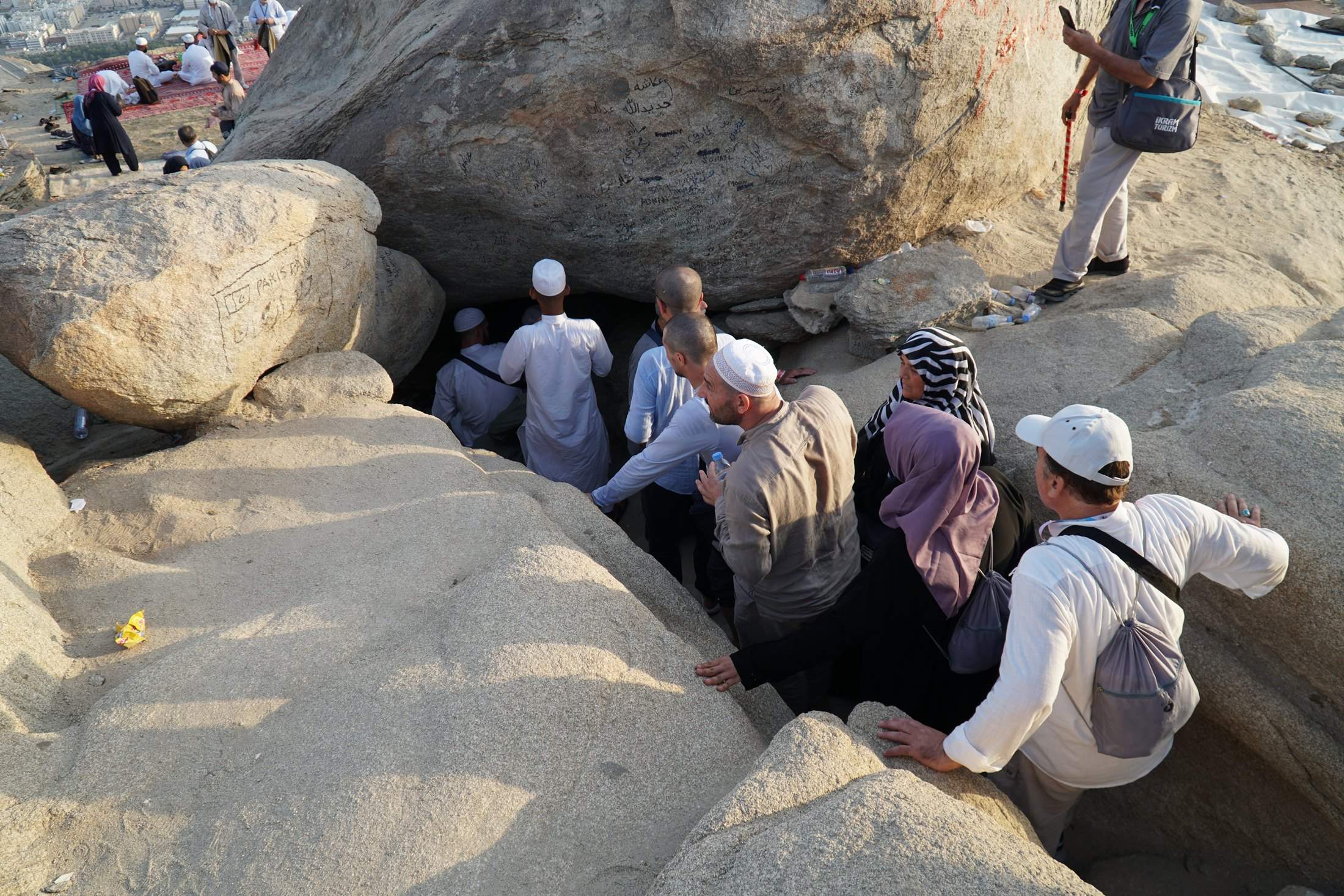 Bosanskohercegovačke hadžije posjetile pećinu Hira u kojoj je Muhamed a ...