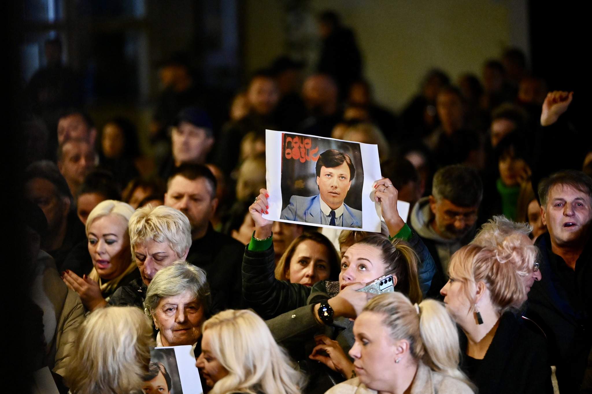 Velikan: Uz suze i pjesmu Sarajevo odalo počast Halidu Bešliću | INS